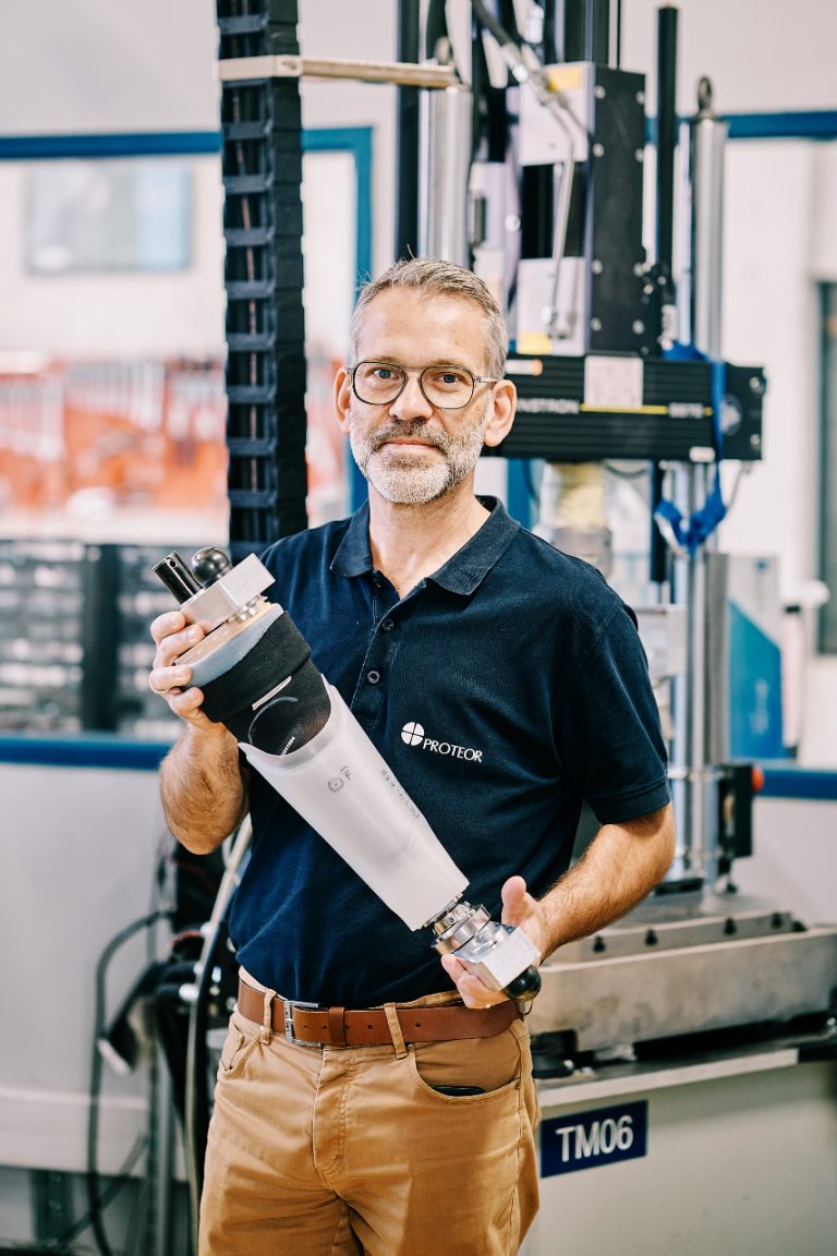 Synsys : une prothèse innovante et connectée au plus proche de la ...